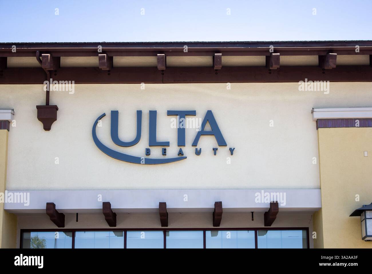 Ulta beauty hi-res stock photography and images - Alamy