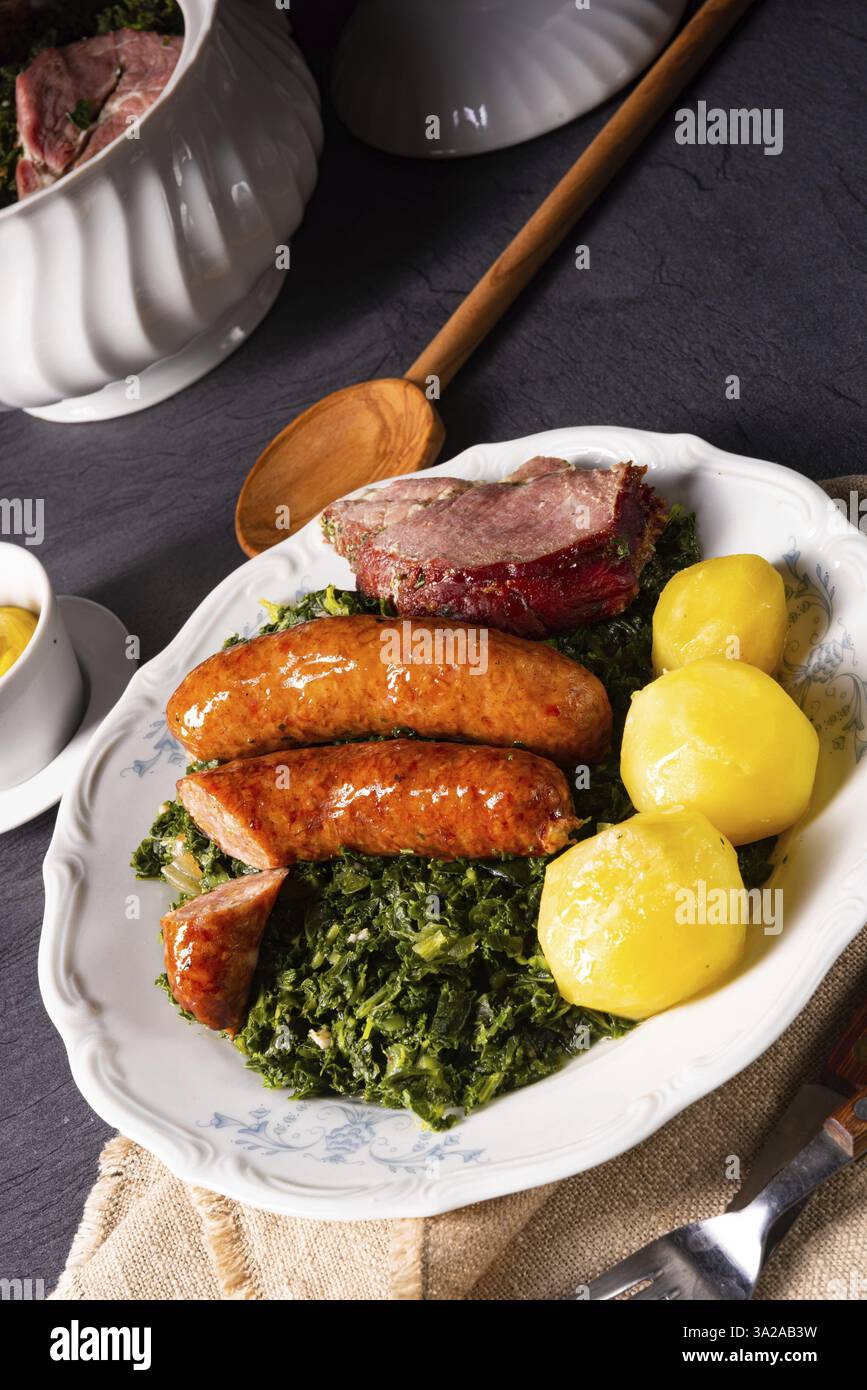 Oldenburg kale with pinkelwurst and smoked pork loin Stock Photo - Alamy