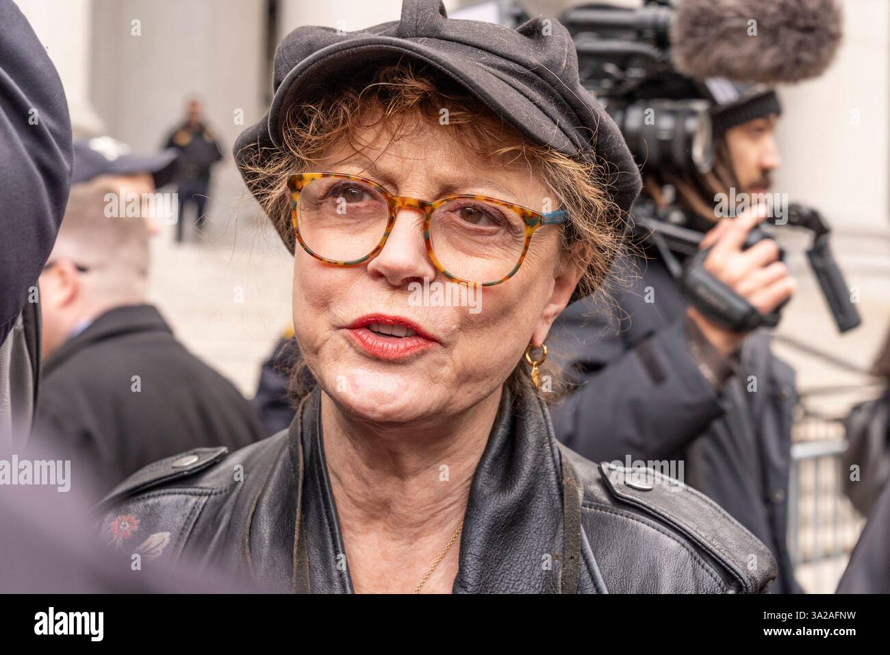 Susan Sarandon, supporter of Mahmoud Khalil walks out of court hearing ...