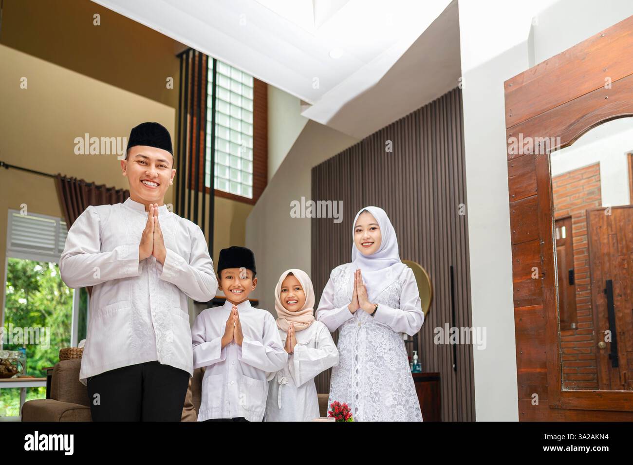 Portrait of the Indonesian Muslim family celebrating Eid Mubarak ...