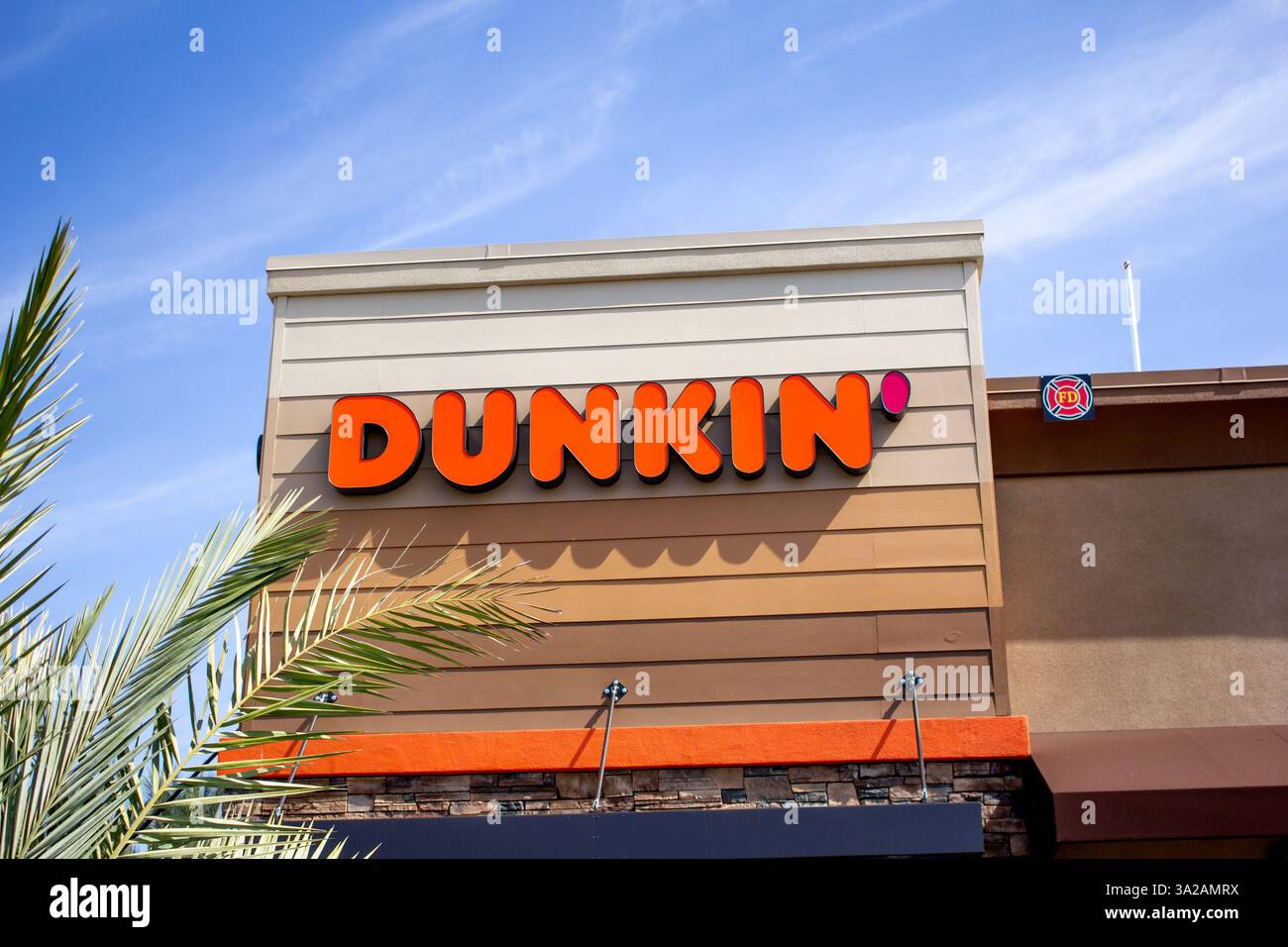 Dunkin donuts exterior hi-res stock photography and images - Alamy