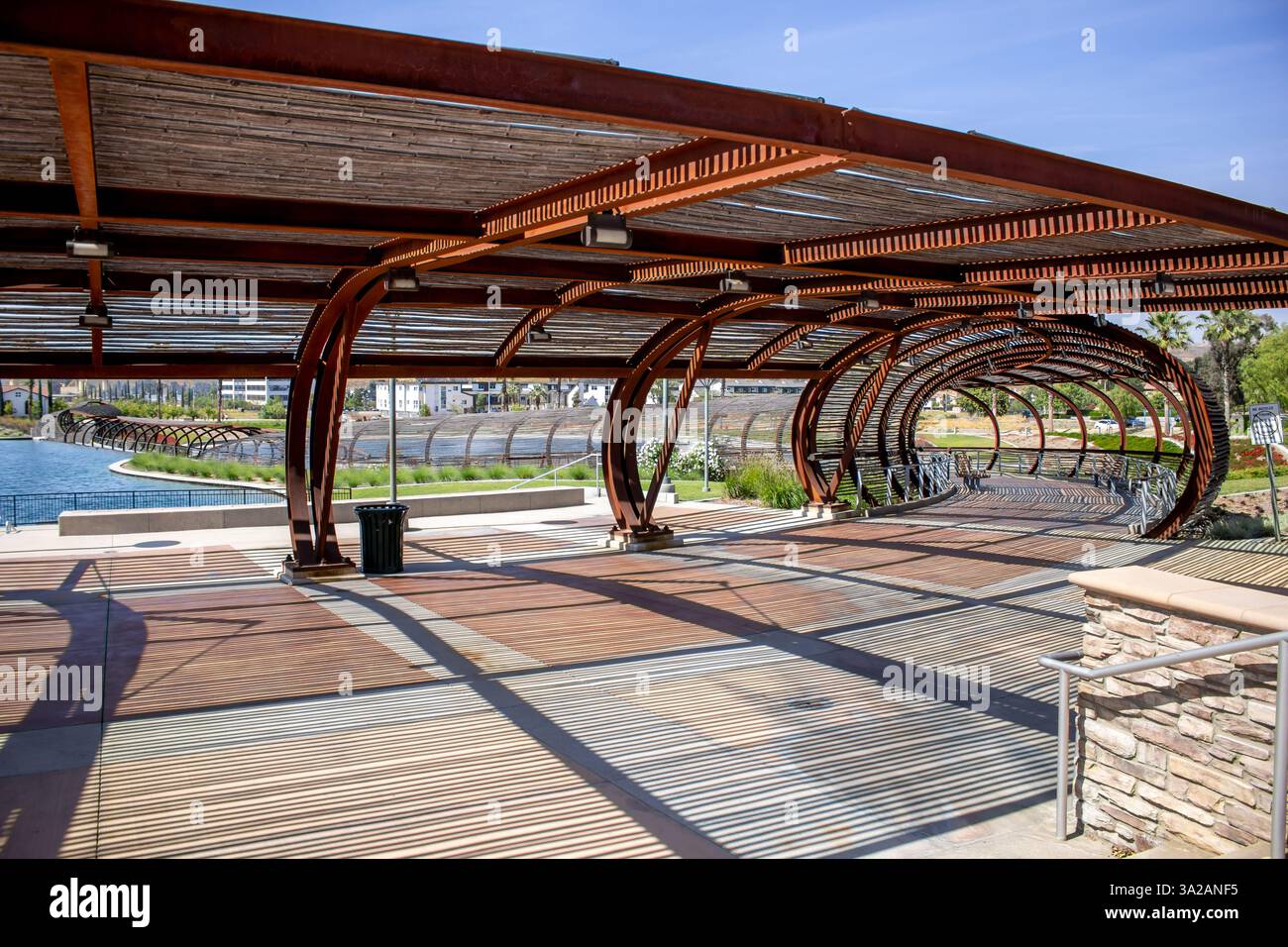 Dos lagos corona california hi-res stock photography and images - Alamy