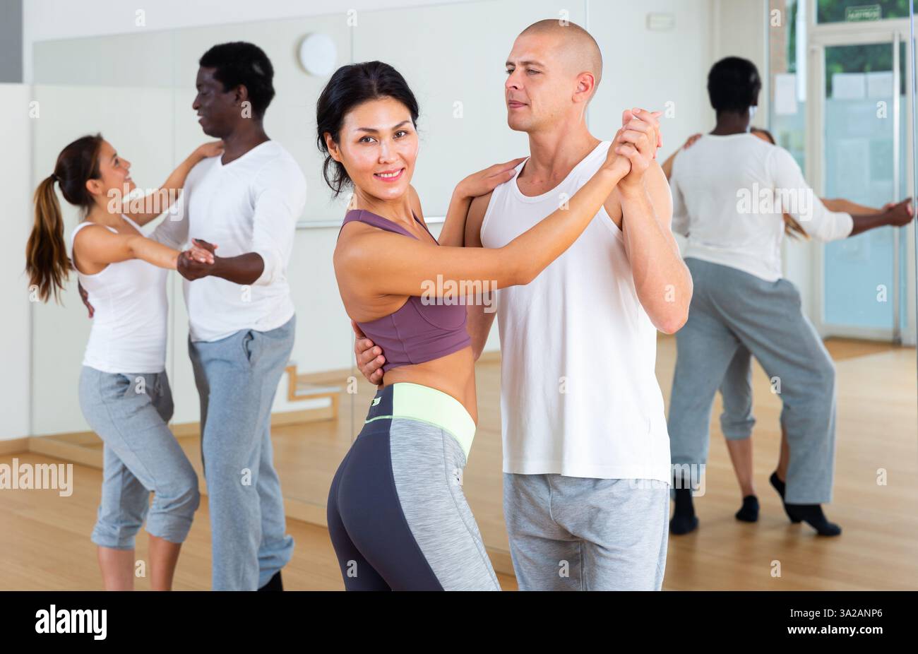 Dancing couples practicing dances hi-res stock photography and images ...