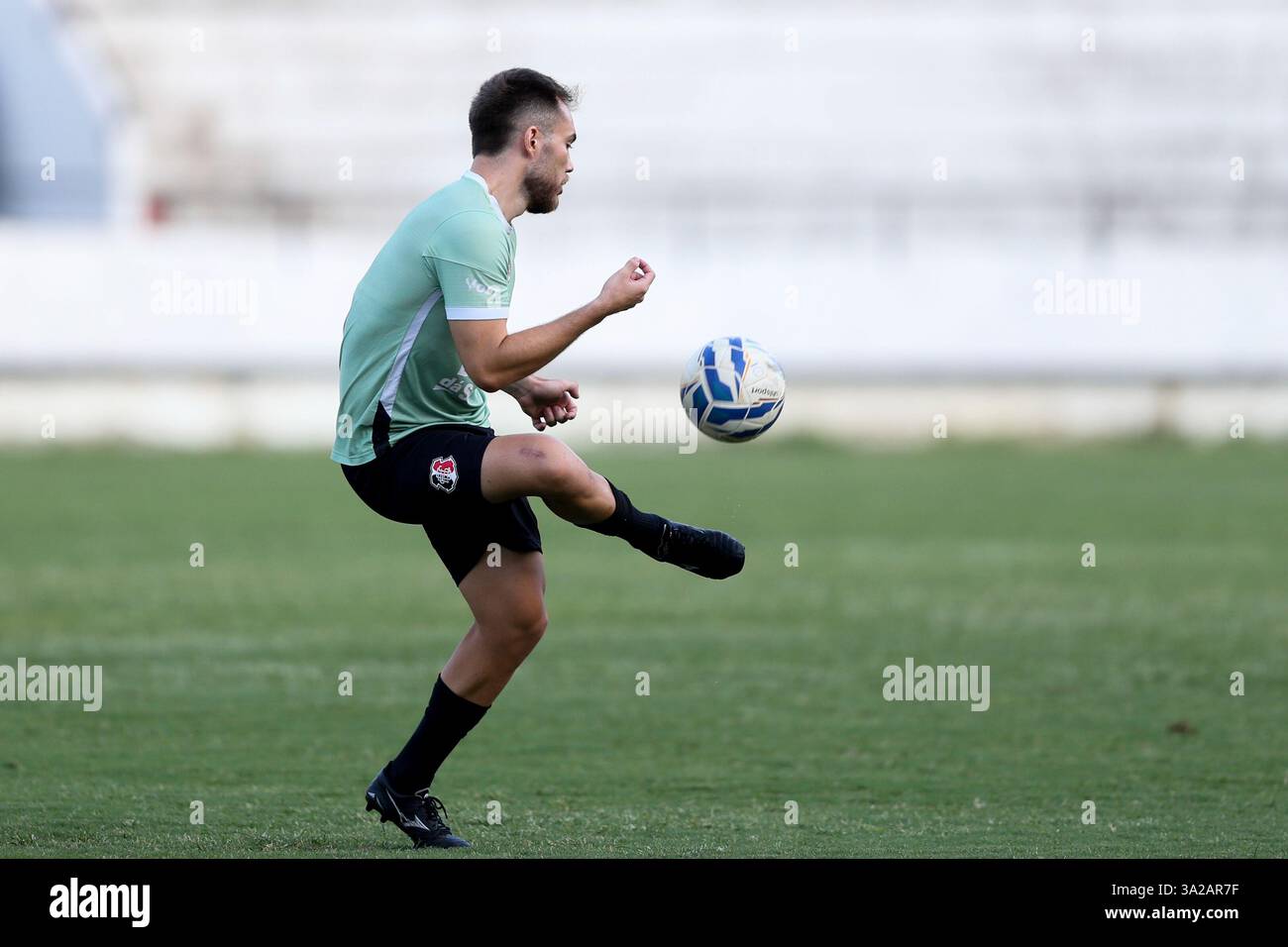 PE - RECIFE - 03/12/2025 - RECIFE, SANTA CRUZ TRAINING - Lucas Bessa, a ...
