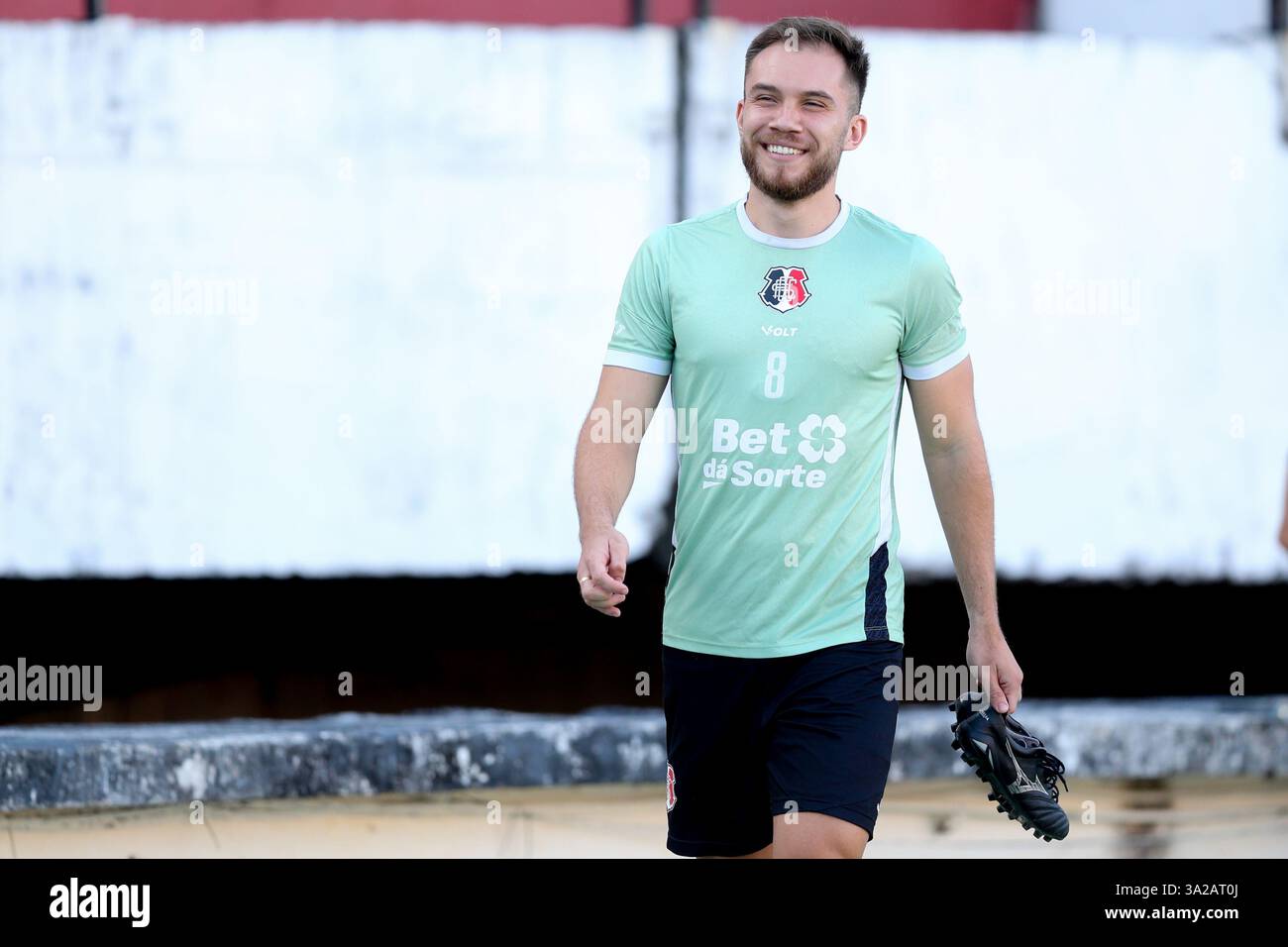 PE - RECIFE - 03/12/2025 - RECIFE, SANTA CRUZ TRAINING - Lucas Bessa, a ...
