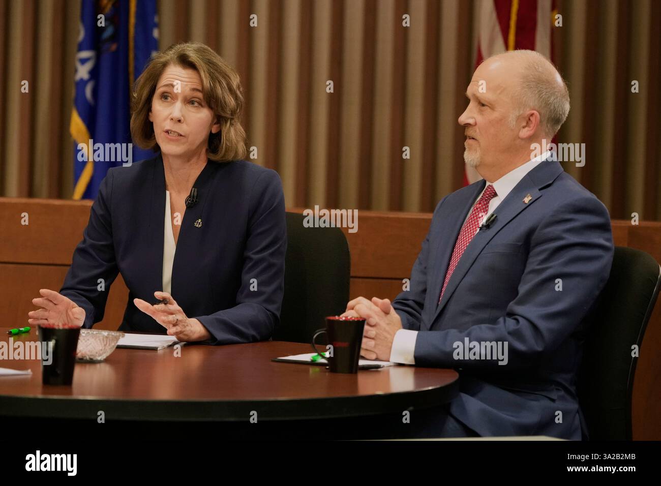 Wisconsin Supreme Court candidates Brad Schimel and Susan Crawford ...