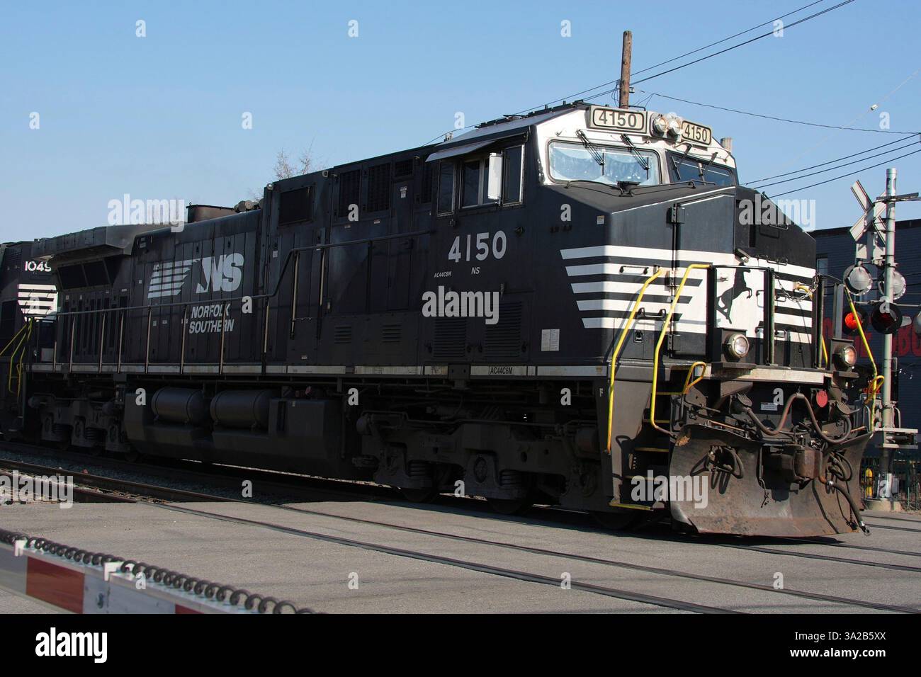 A Norfolk Southern freight train passes through Homestead, Pa ...