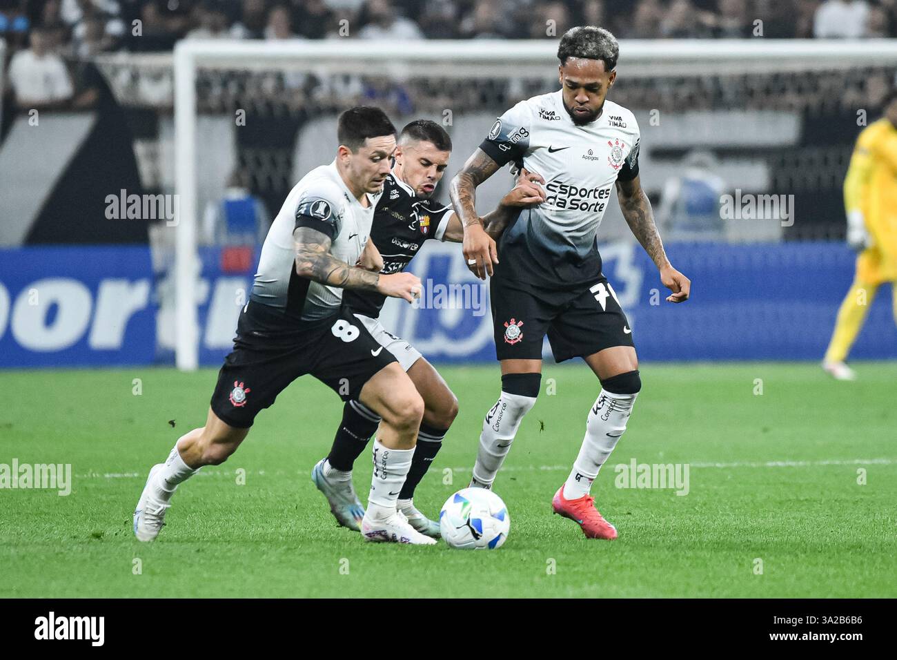 SÃO PAULO, SP - 12.03.2025: CORINTHIANS X BARCELONA EQU - Rodrigo Garro ...