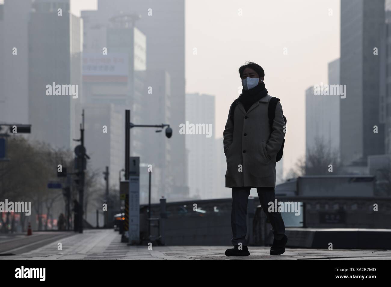 13th Mar, 2025. S. Korea hit by yellow dust storm A man wearing a mask ...