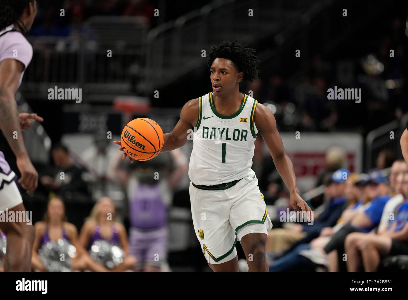 Baylor's Robert Wright III (1) brings the ball down the court during ...