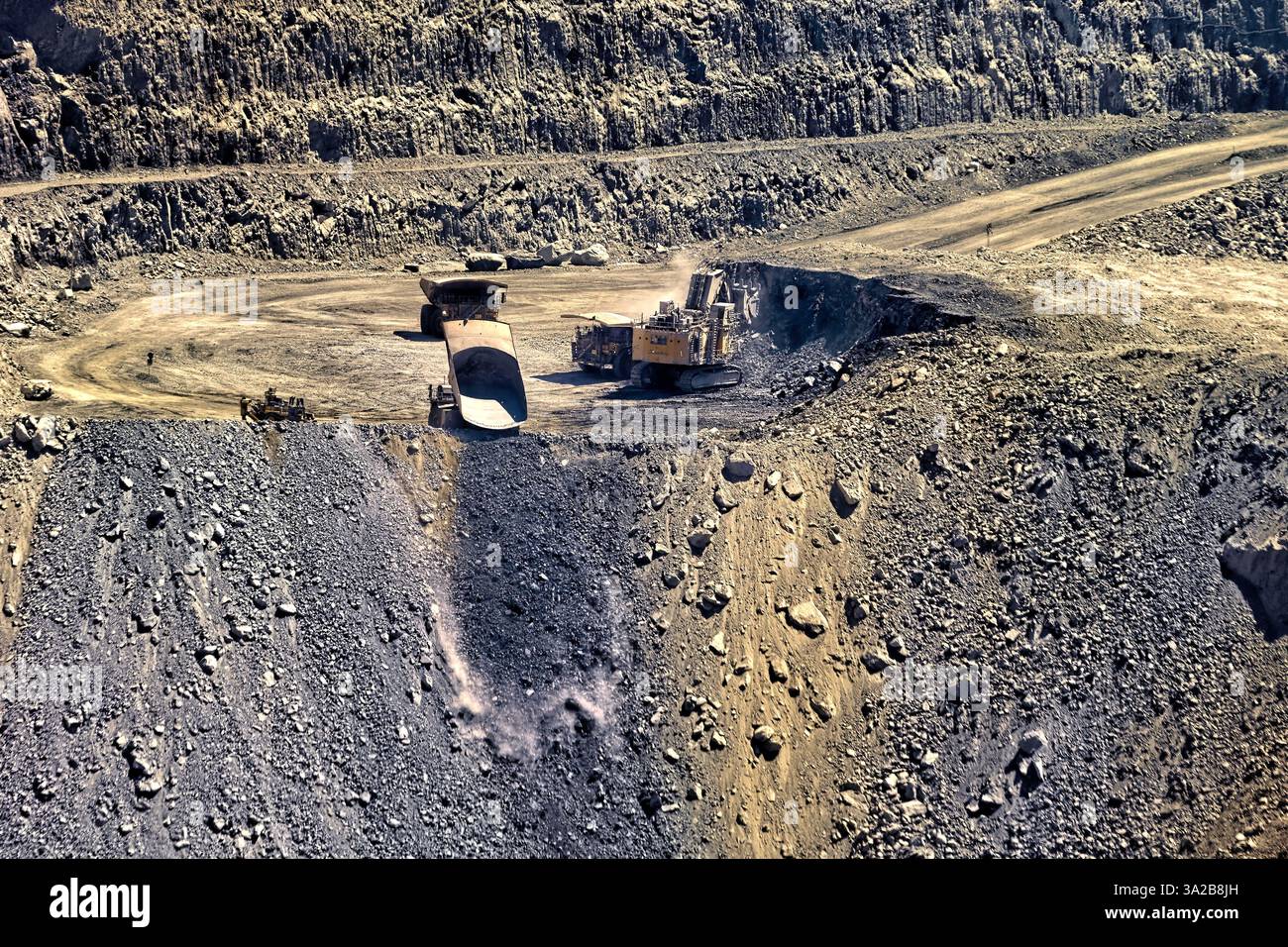 Hall truck dumping at the super pit gold mine, Kalgoorlie, Western ...