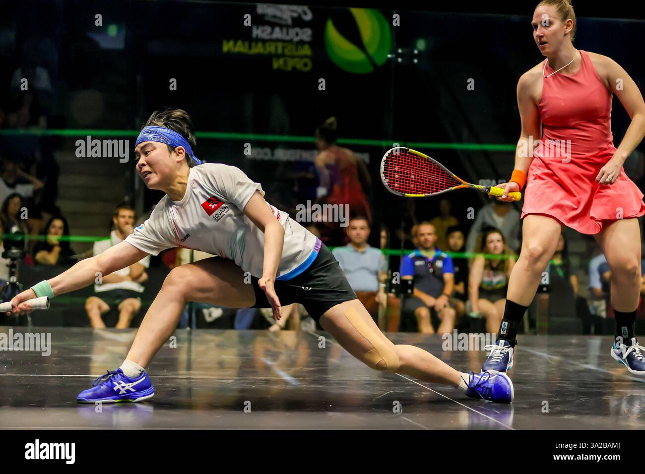 Hong Kong’s Tong Tsz Wing (L) plays against Jessica van der Walt from ...