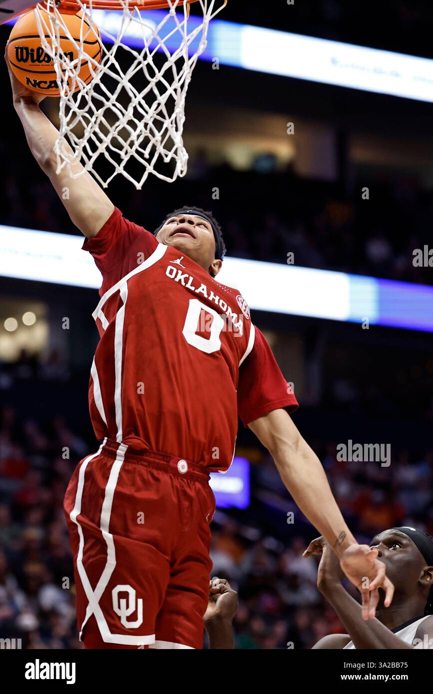 Oklahoma guard Jeremiah Fears (0) shoots against Georgia during the ...