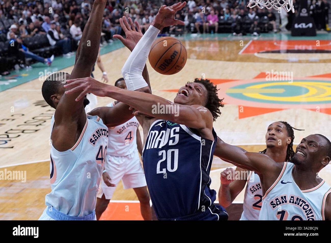 Dallas Mavericks forward Kessler Edwards (20) is blocked by San Antonio ...