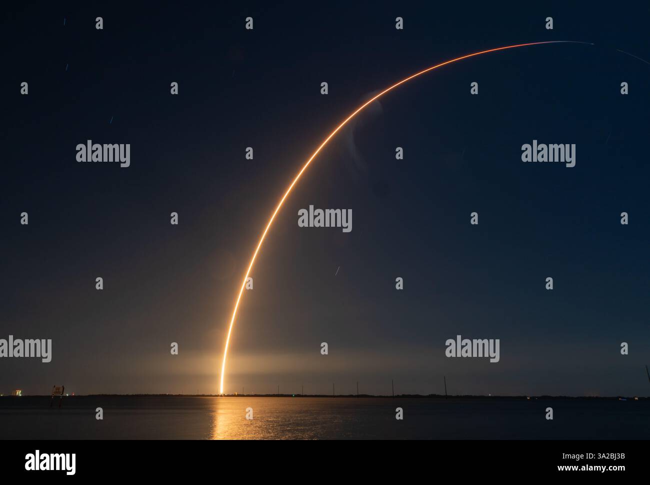 On a clear moon lite evening SpaceX launched Falcon 9 Starlink 12-21 ...