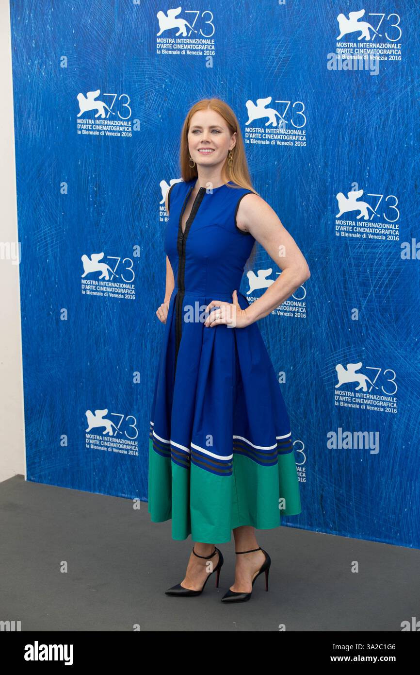 Amy Adams at the photocall for Arrival at the 2016 Venice Film Festival ...