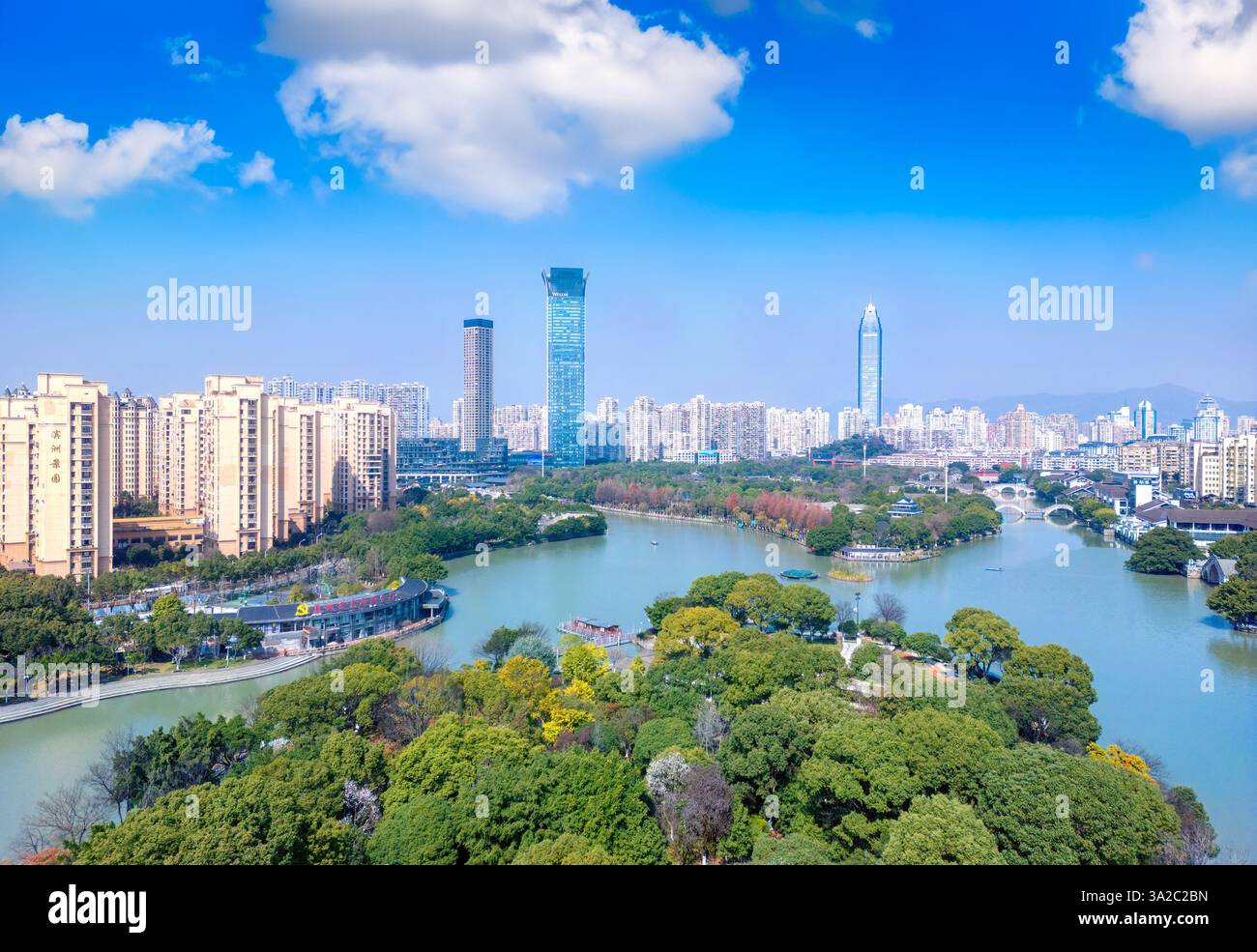 White deer zhou park hi-res stock photography and images - Alamy