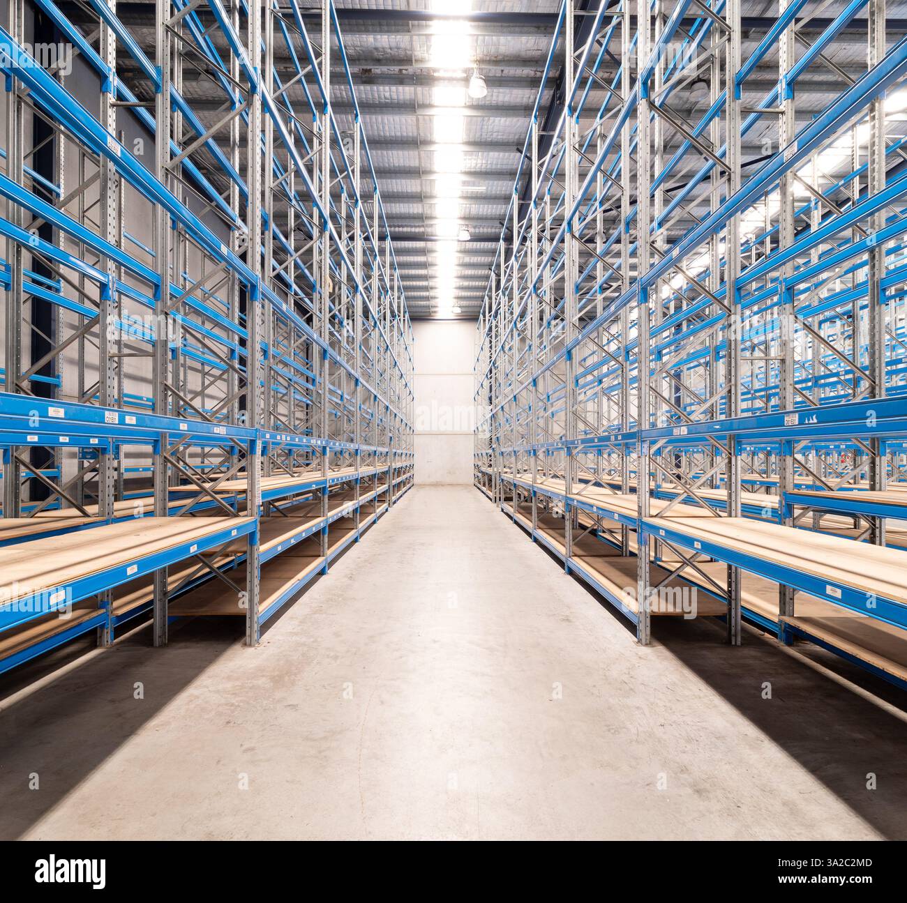 Warehouse racking hi-res stock photography and images - Alamy