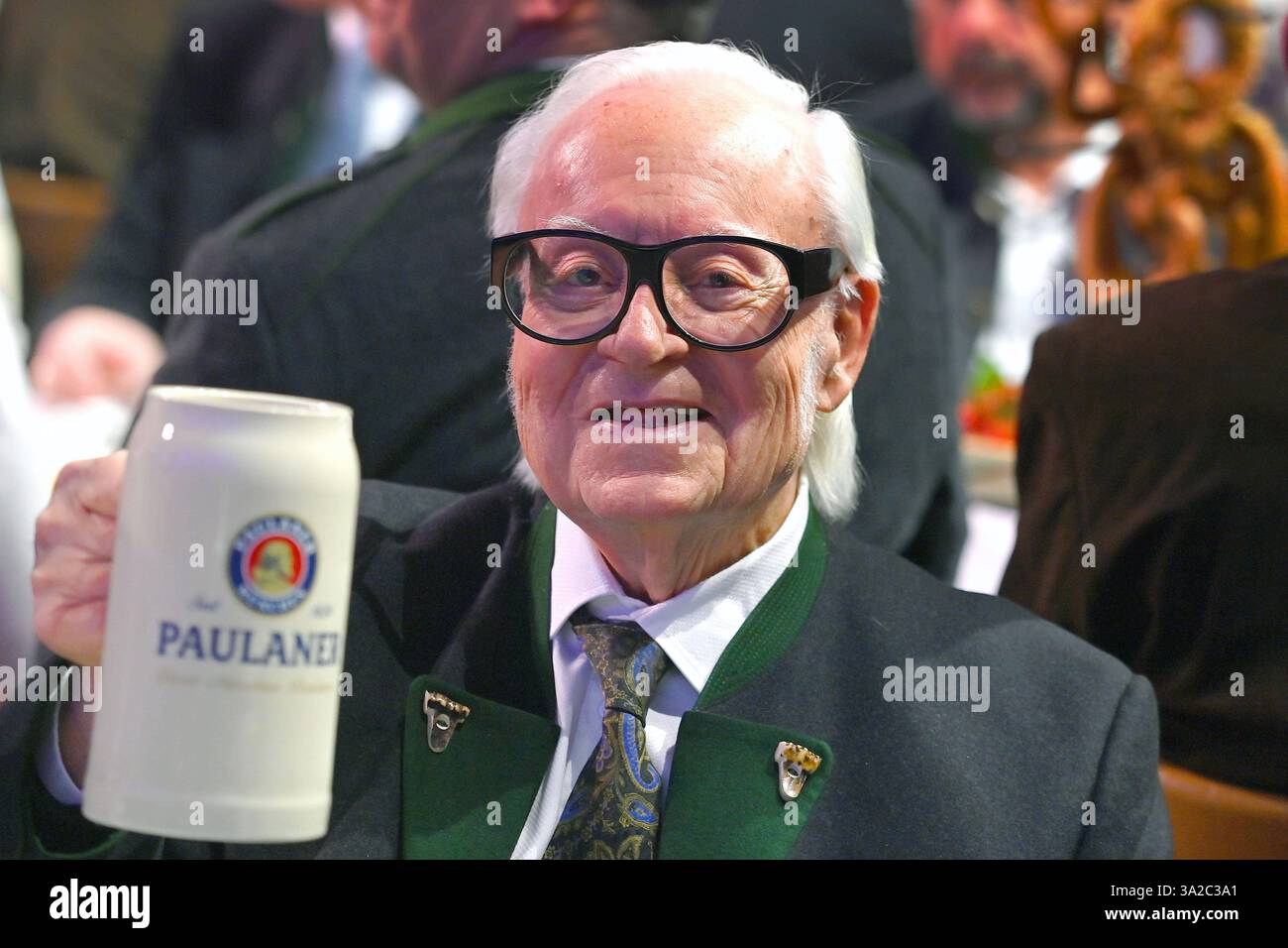 Werner BROMBACH Erdinger Weissbier, Einzelbild,angeschnittenes ...
