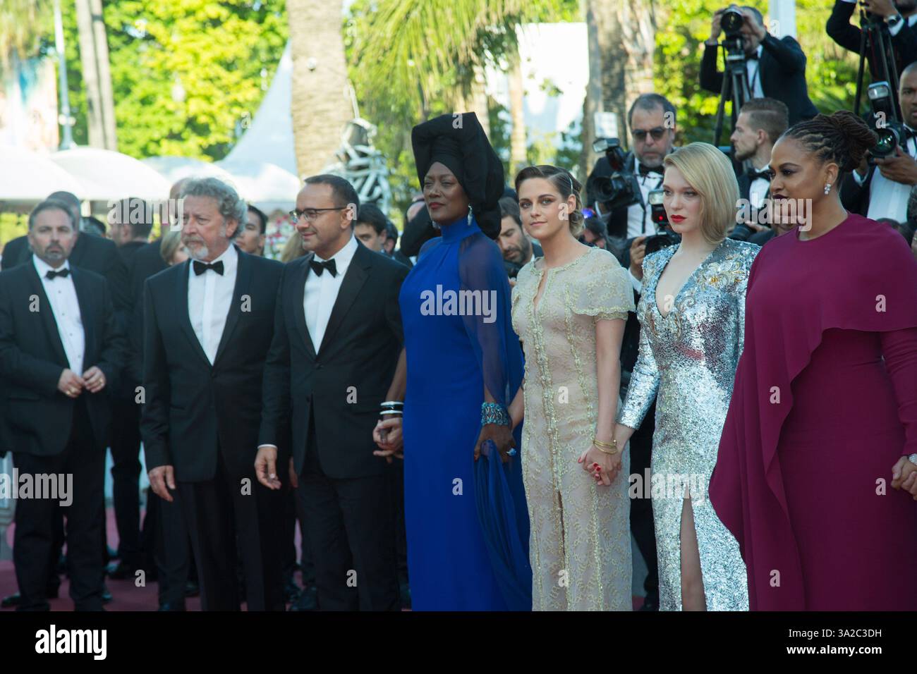 CANNES, FRANCE - MAY 19: (L-R) Jury member Khadja Nin, Jury president ...