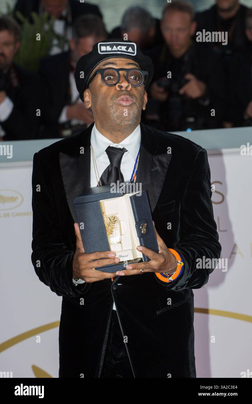 CANNES, FRANCE - MAY 19: Director Spike Lee holding the Grand Prix ...