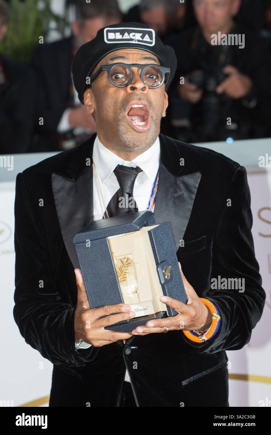 CANNES, FRANCE - MAY 19: Director Spike Lee holding the Grand Prix ...