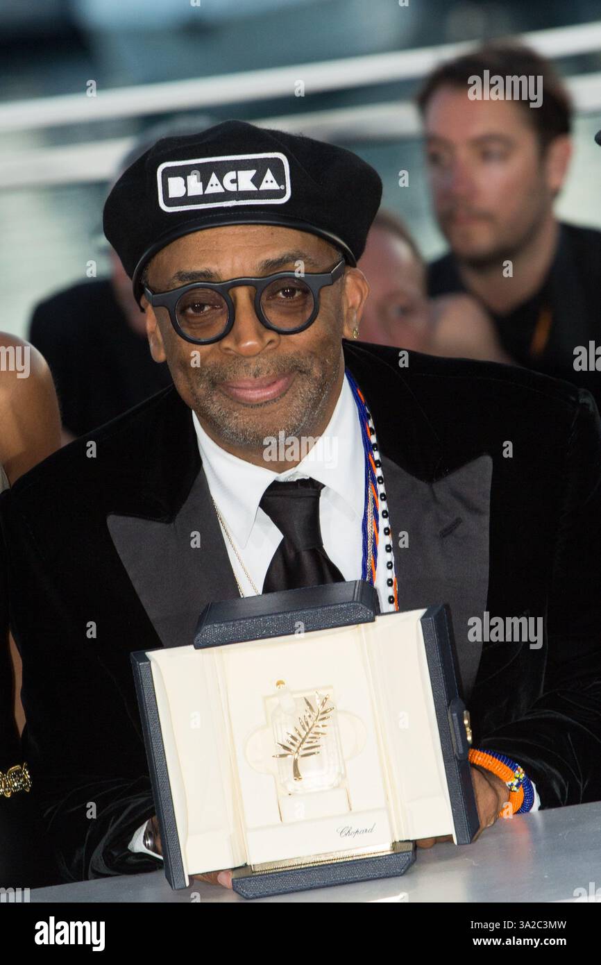 CANNES, FRANCE - MAY 19: Director Spike Lee holding the Grand Prix ...