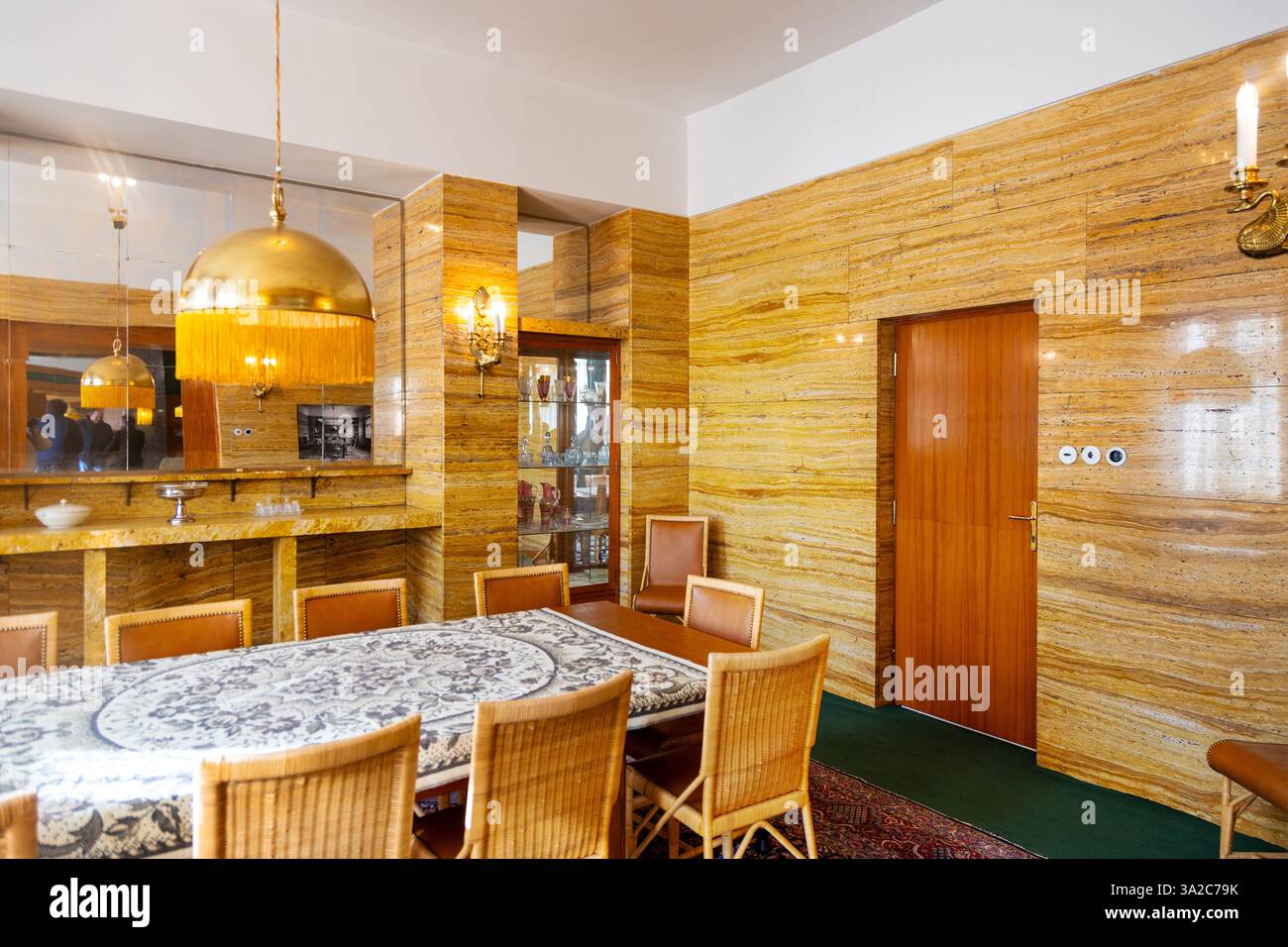 Architekt Adolf Loos - byt Josefa Vogla, Klatovská třída, Plzeň, Česká ...