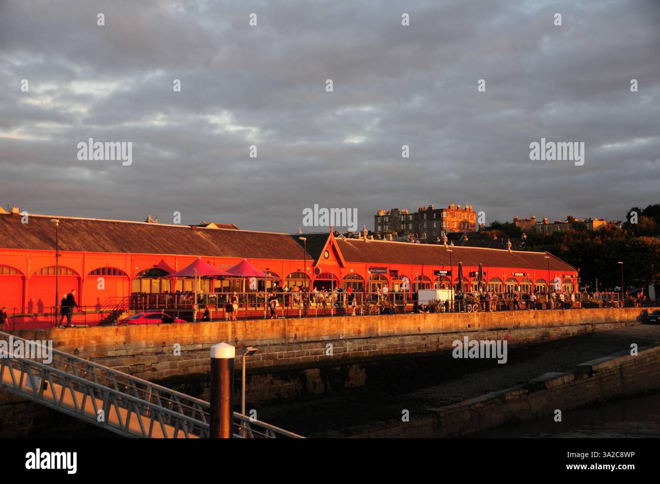 Sun reflects over Edinburgh at sunset Stock Photo - Alamy