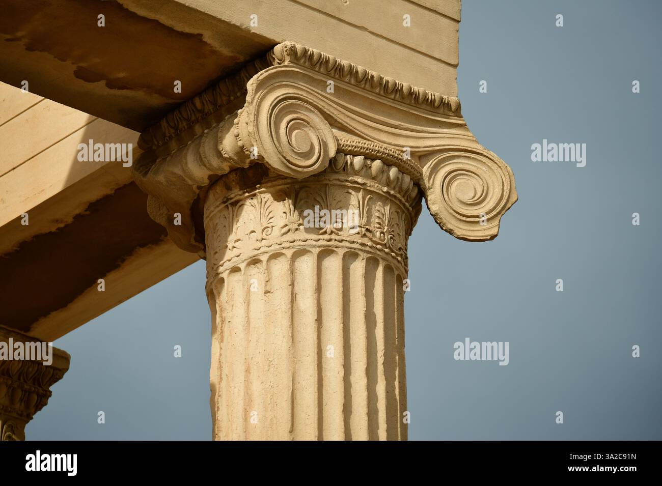 Capital column ancient hi-res stock photography and images - Alamy
