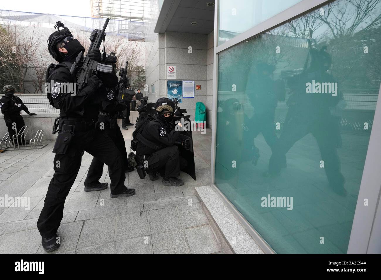 South Korean army soldiers conduct an anti-terror drill as part of the ...