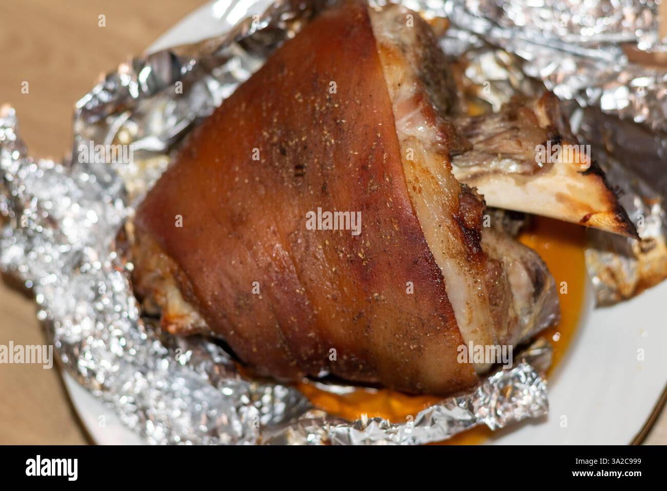 Crispy pork knuckle hi-res stock photography and images - Alamy