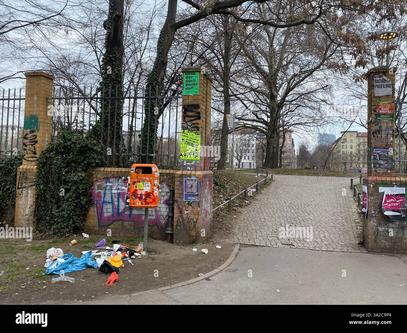 Berlin, Germany. 13th Mar, 2025. Garbage lies under a garbage can in ...