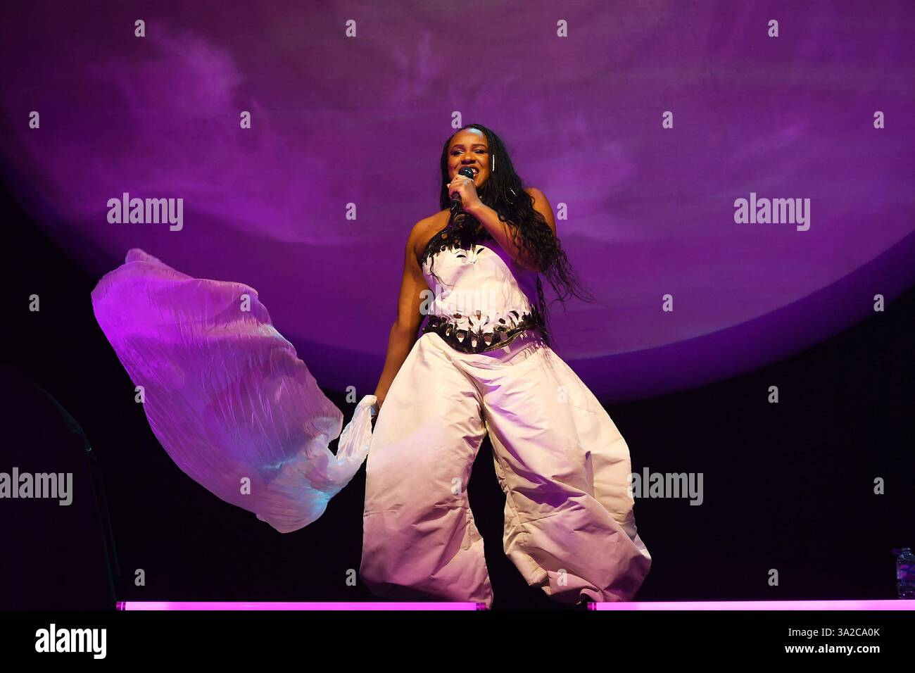 LONDON, ENGLAND - MARCH 12: Nao (Neo Jessica Joshua) performing at ...