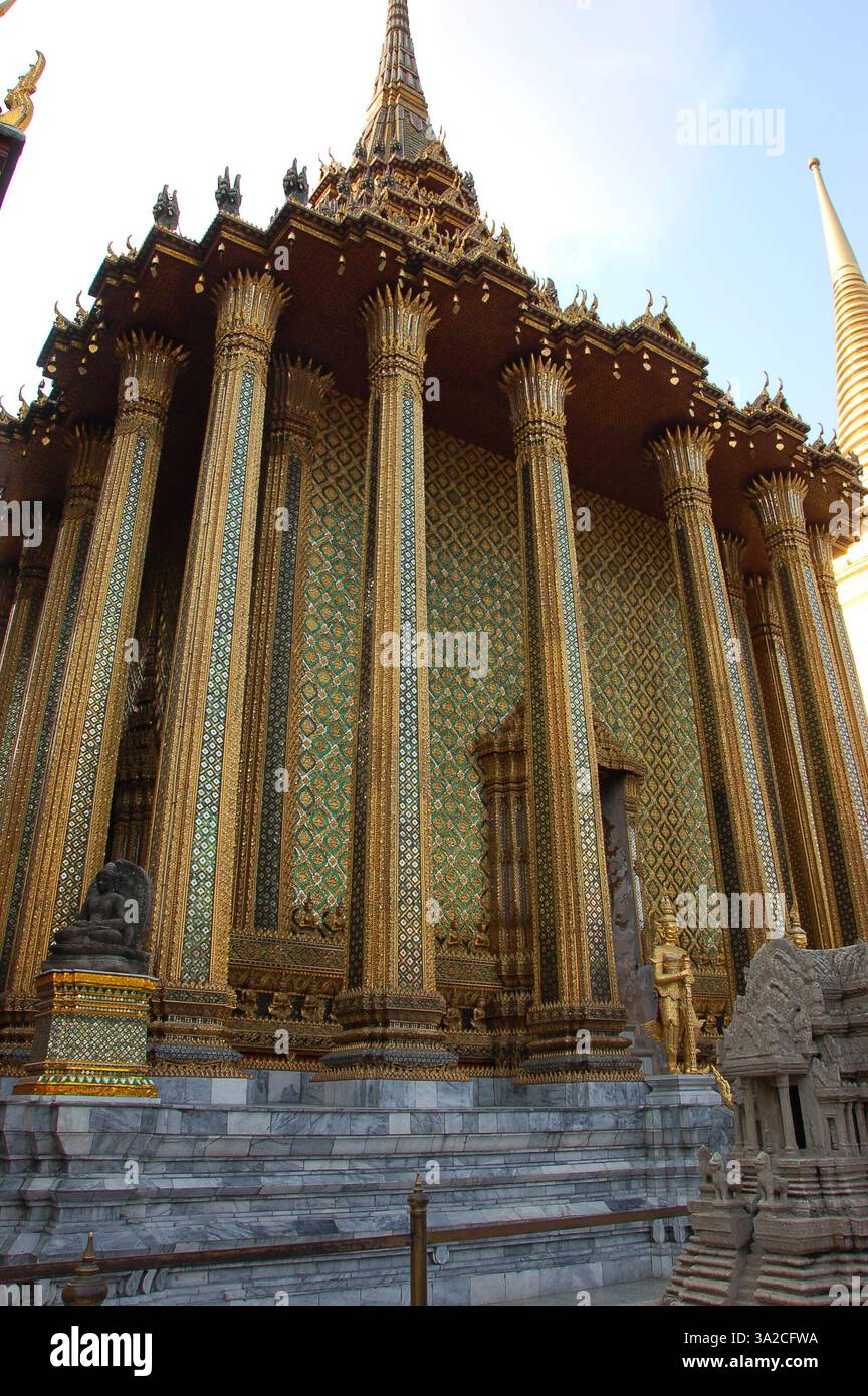 The stunning golden Phra Mondop library at Bangkok's Grand Palace ...