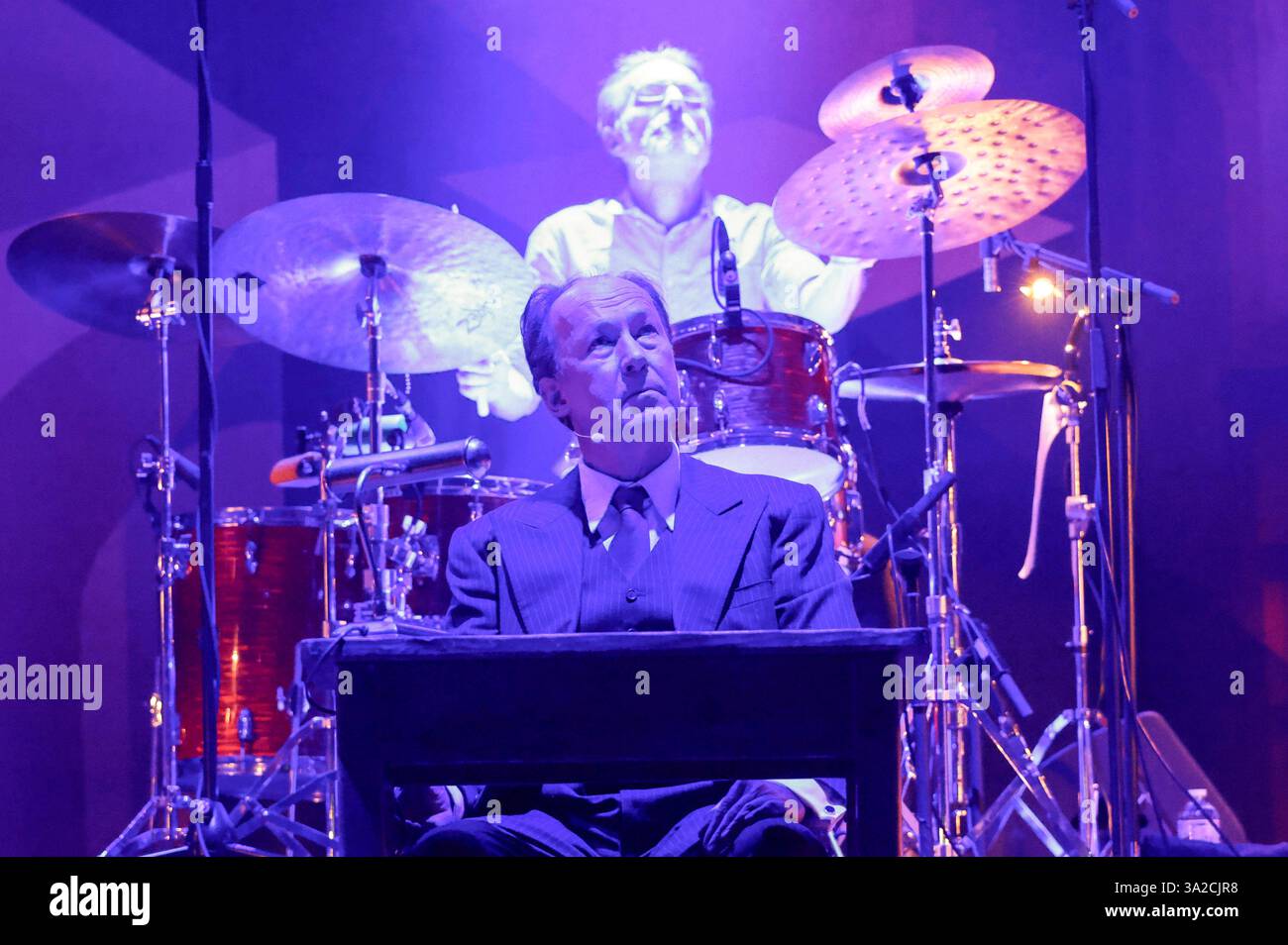 Ulrich Noethen und das Moka Efti Orchestra bei der musikalischen Lesung ...