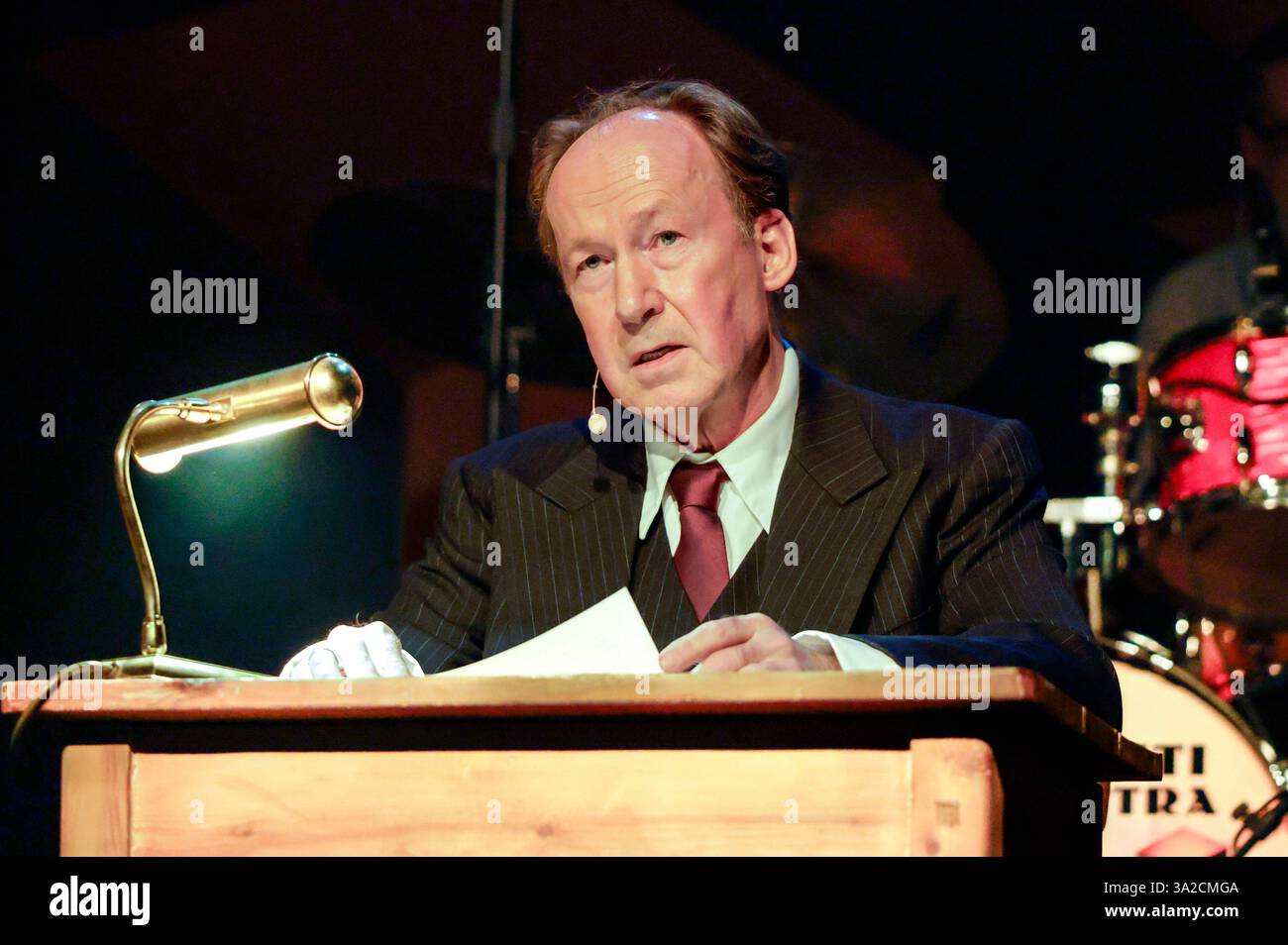 Ulrich Noethen und das Moka Efti Orchestra bei der musikalischen Lesung ...