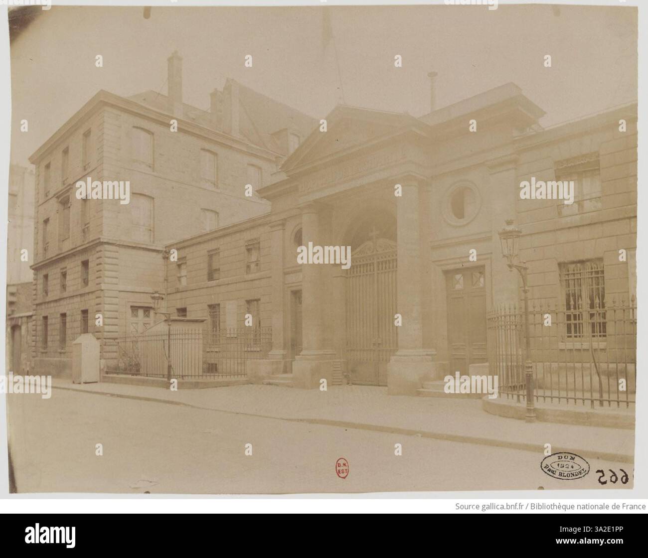 Atget’s photograph of Hôpital de la Charité in Paris, taken in July ...