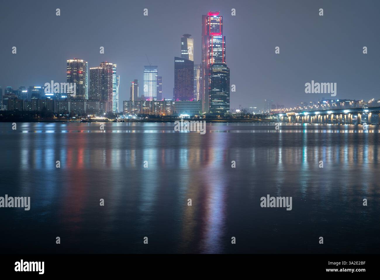 Panoramic night view of Han river Hangang and urban cityscape of Seoul ...