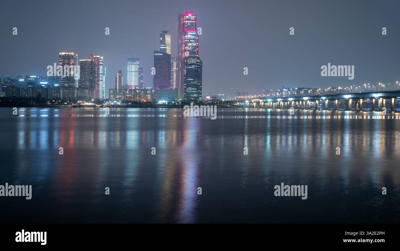 Panoramic night view of Han river Hangang and urban cityscape of Seoul ...