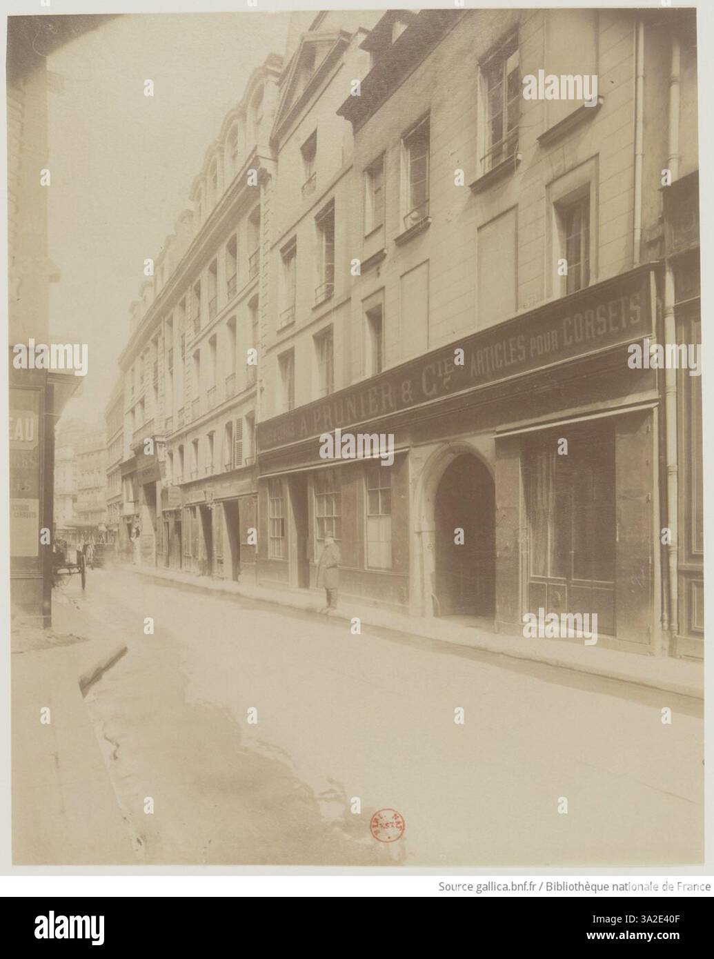Eugène Atget’s photograph captures the former Hôtel at 32 and 34 Rue ...
