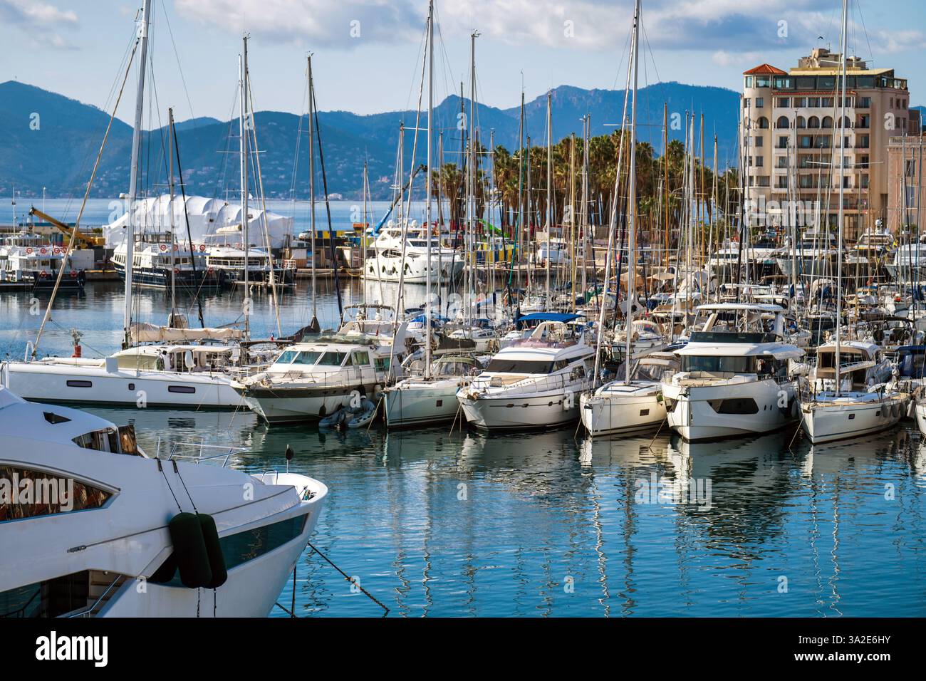 View cannes waterfront luxury yachts hi-res stock photography and ...