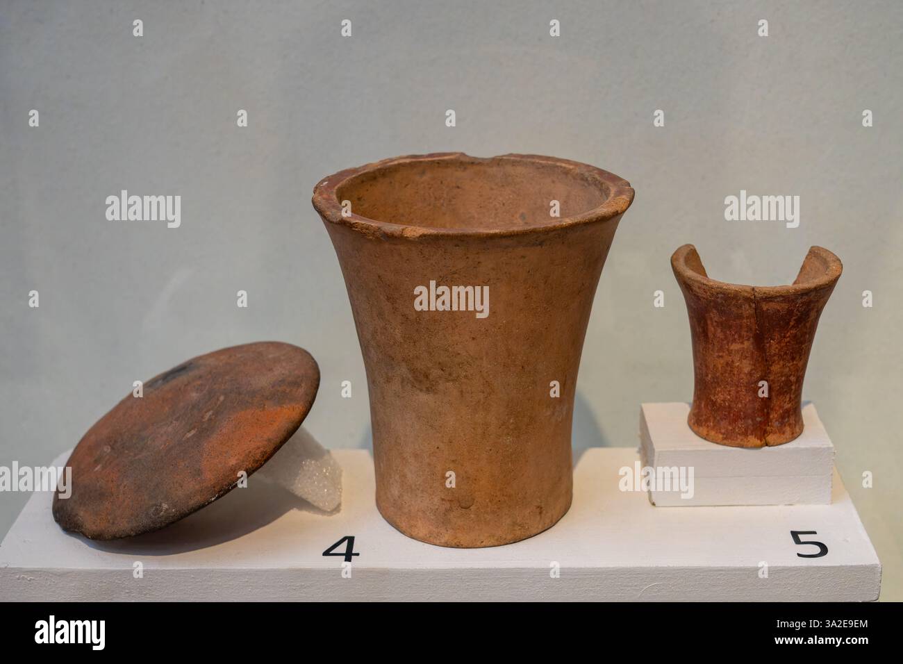 Pre-Hispanic indigenous Amerindian ceramic ceremonial vases & lid in ...