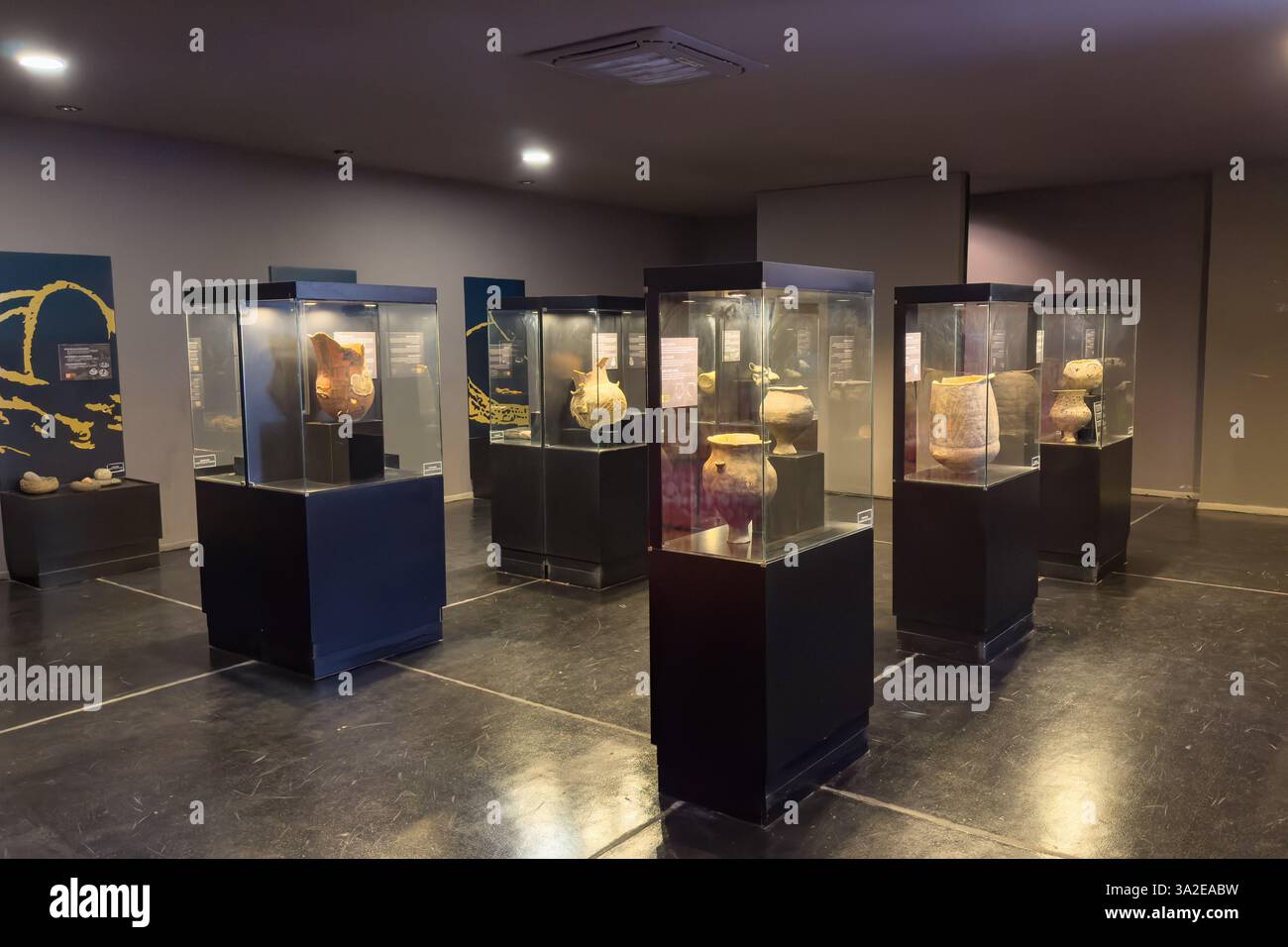 Pre-Hispanic artifacts in the Quilmes Interpretation Center museum, Los ...