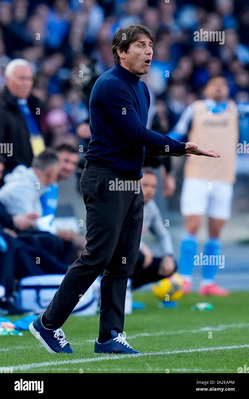 Antonio Conte Head Coach of SSC Napoli gestures during the serie Serie ...