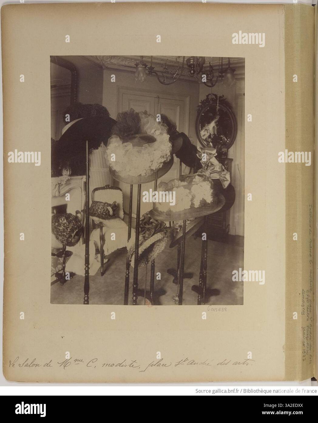 Milliners shop hi-res stock photography and images - Alamy