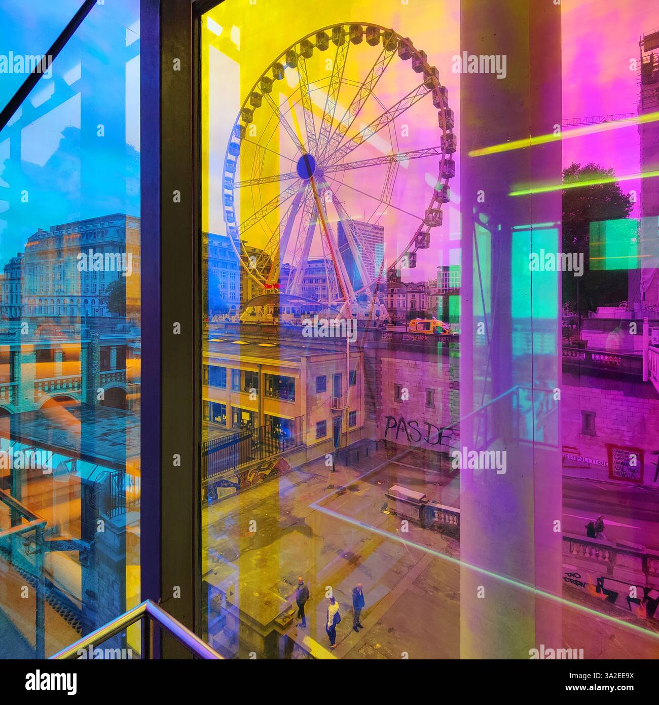 Marollescence, art installation The Cube, coating of the windows with ...