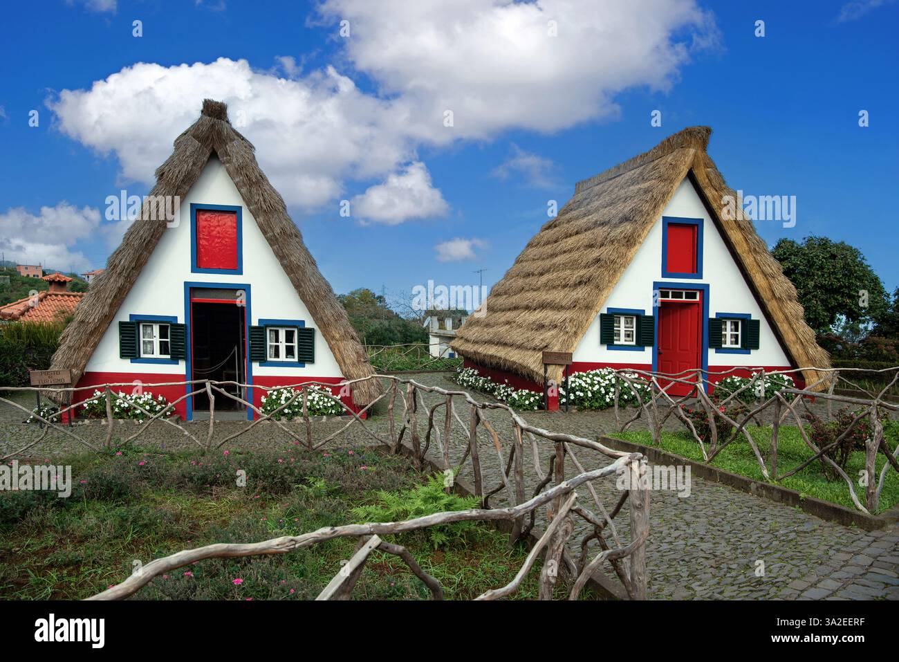 traditional thatched houses in Santana, Casa de Colmo, Portugal ...