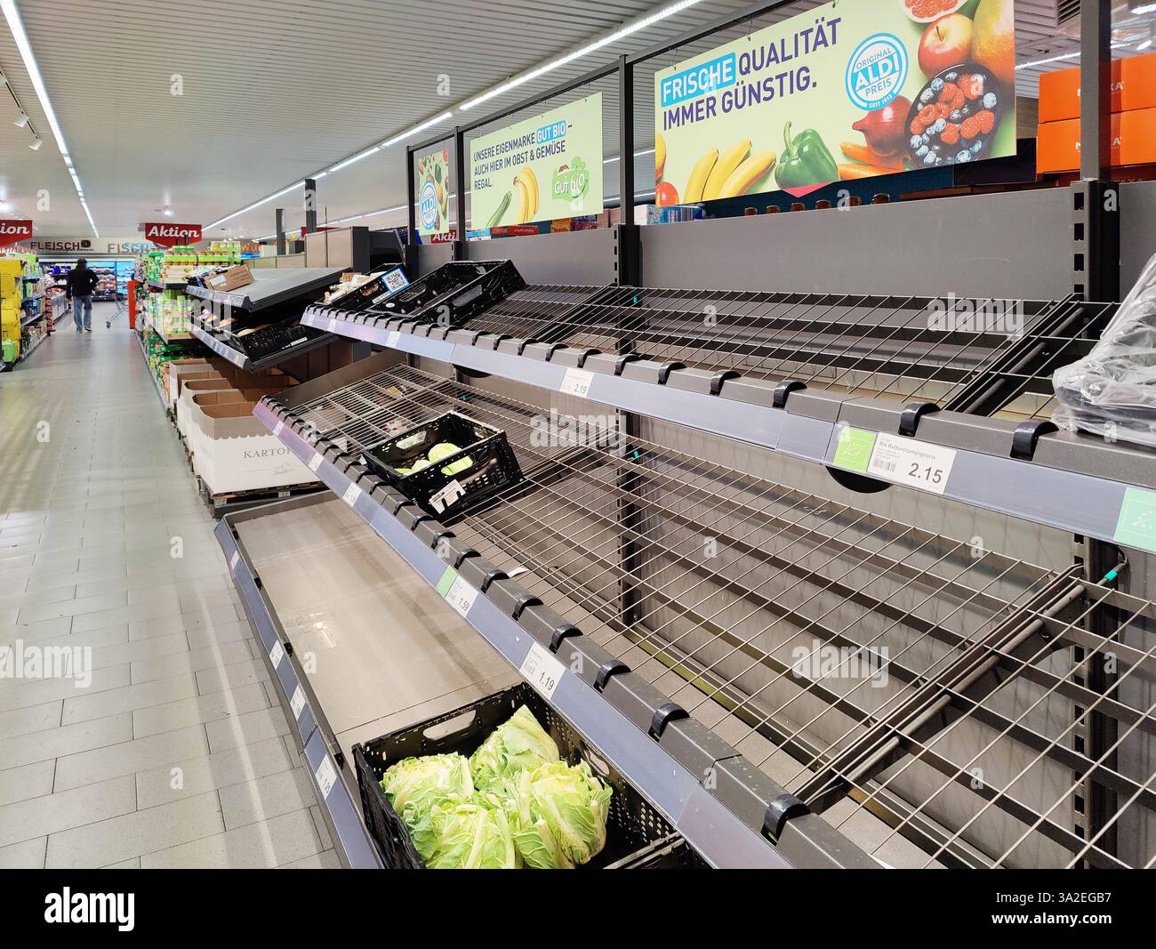Empty vegetable section in the supermarket, delivery problems, Germany ...