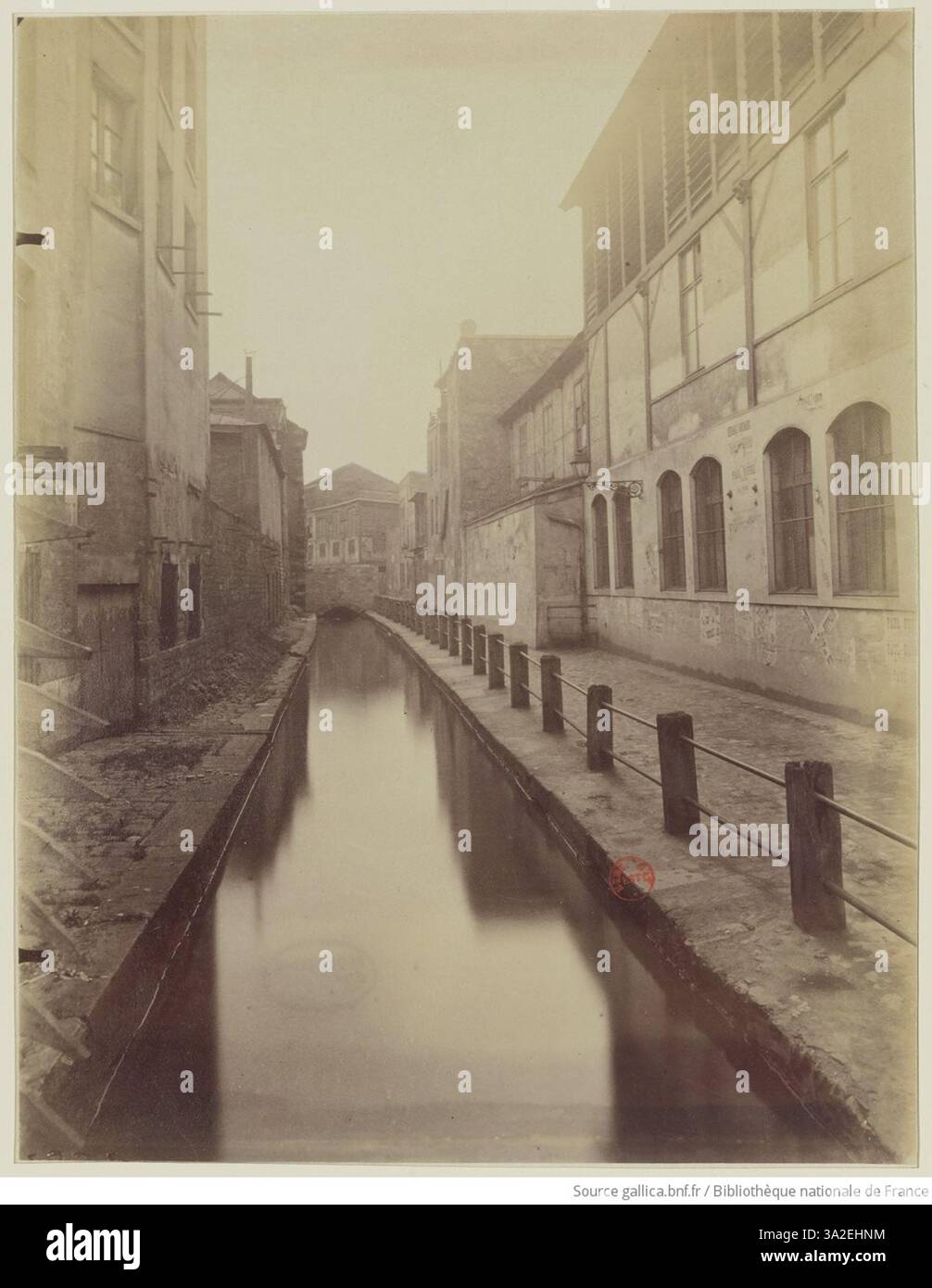 This photograph from April 1899 shows the Ruelle des Gobelins ...